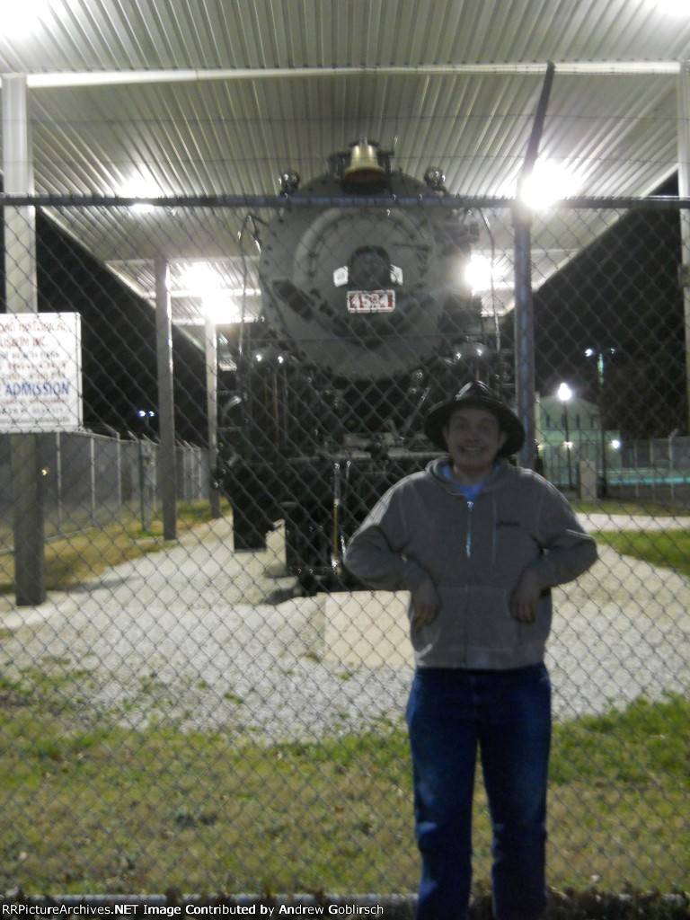 SLSF 4524 & Me at Night Time